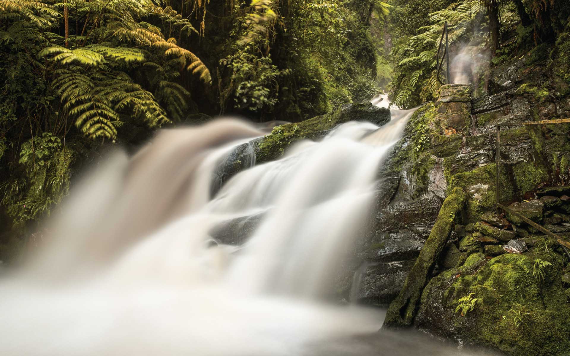 Isumo waterfalls hike